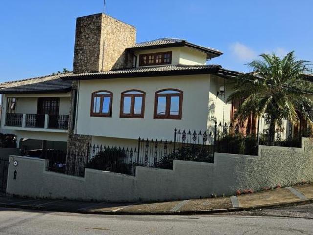 CASA À VENDA COM 03 QUARTOS NO JARDIM SALESSI!