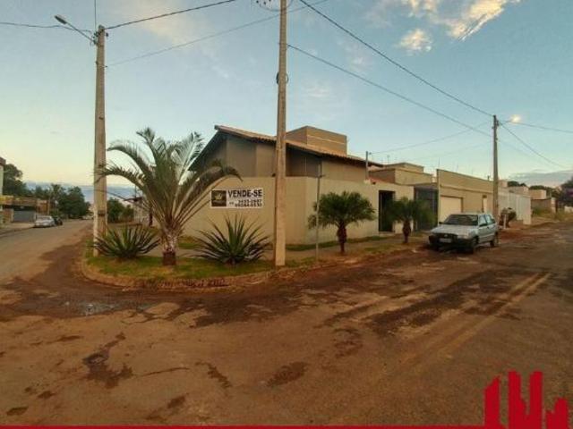 Casa a venda com 03 Quartos no Jardim Serrano em Caldas Novas GO