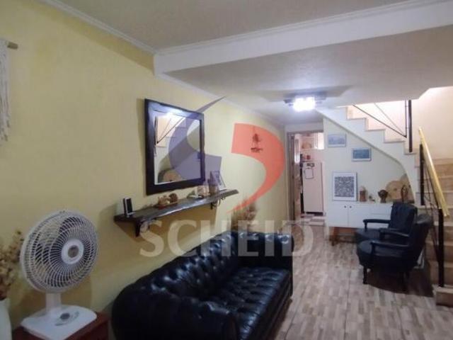 Casa a venda com 03 quartos, sendo 01 suíte e 02 vagas de garagem