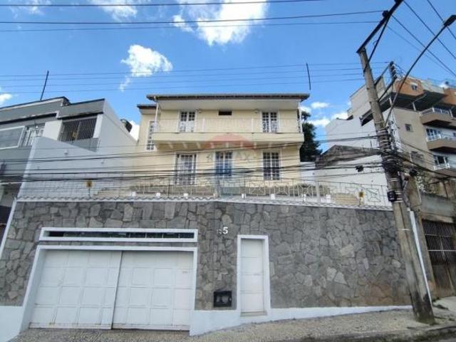 Casa a venda com 03 quartos, sendo duas suítes, copa/cozinha, área Gourmet e duas vagas de garagem