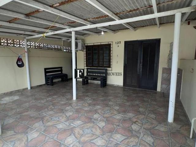 Casa a venda com 03 quartos proximo do mar