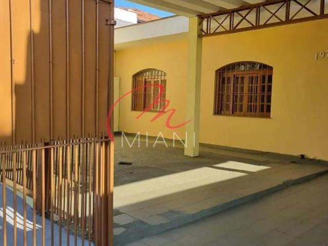 Casa à Venda com 140m², 3 quartos, Quintal Amplo e Edícula no Jardim São Jorge Região Raposo Tavare