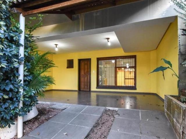 Casa à Venda com 154m² Privativos, Energia Solar e Churrasqueira | Próxima à Praia de Ipanema