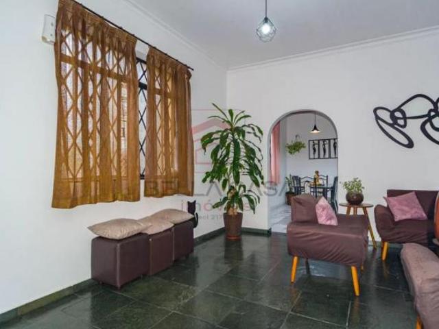 Casa à venda com 155m², 3 quartos e 1 vaga
