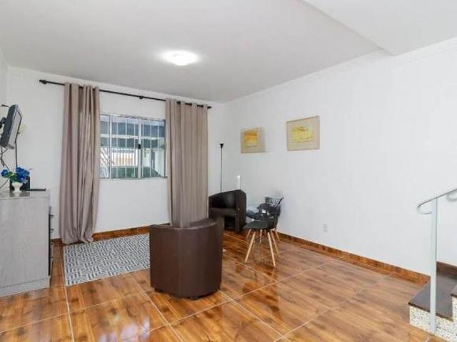 Casa à venda com 160m², 3 quartos e 2 vagas.