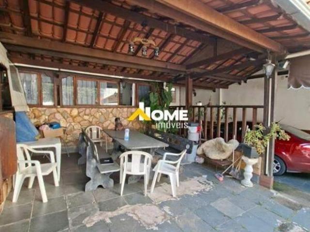 Casa à venda com 160m², 4 quartos e 4 vagas