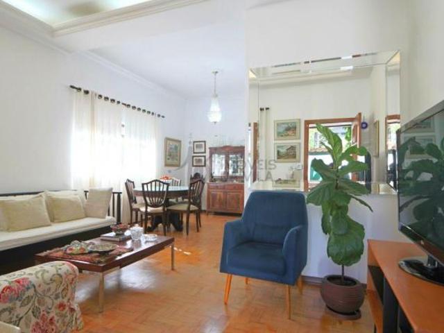 CASA À VENDA COM 180M², 4 DORMITÓRIOS, 2 SUÍTES, ÁREA EXTERNA