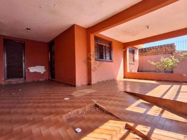 Casa à venda com 181,91m² de área construída, 03 quartos e edícula no Bairro Parque Ribeirão Preto