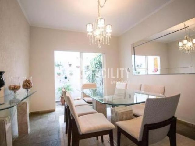 Casa à venda com 190m², 4 quartos e 3 vagas