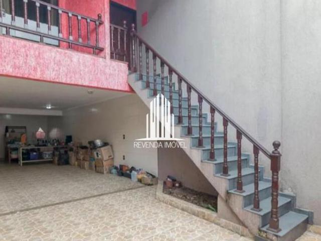 Casa à venda com 195m², 2 dormitórios e 4 vagas