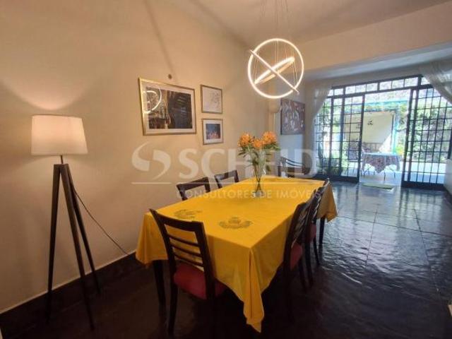 CASA à venda com 198m² na Chácara Santo Antônio com 4 quartos, 1 suíte e 2 vagas