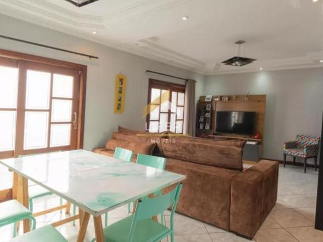CASA À VENDA COM 199M², 3 QUARTOS, 2 SUÍTES E 4 VAGAS – CONFORTO, ACESSIBILIDADE