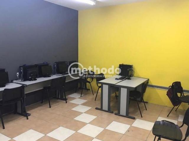 Casa a venda com 11 salas, copa, 3 banheiros e edícula com 1 quarto, cozinha e banheiro, 258 m² Ca