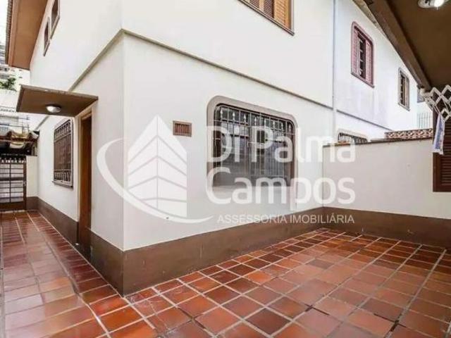 Casa à venda com 124 m², quintal e 2 vagas no Jardim Santo Estefano