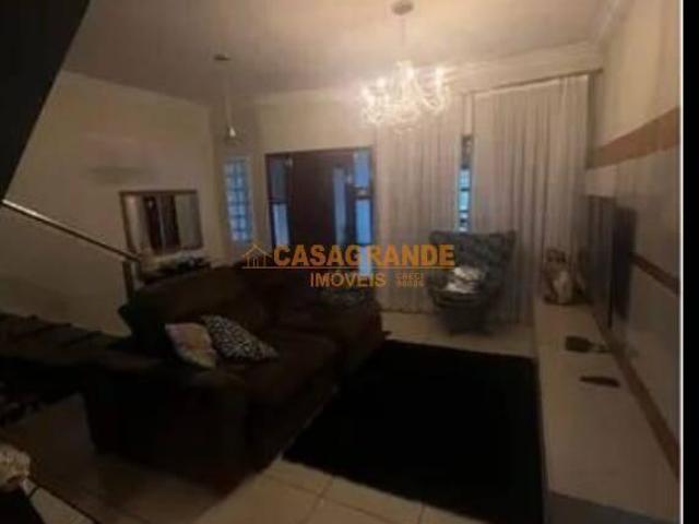 Casa a venda com 125ms², em condomínio no Residencial Altos do Bosque