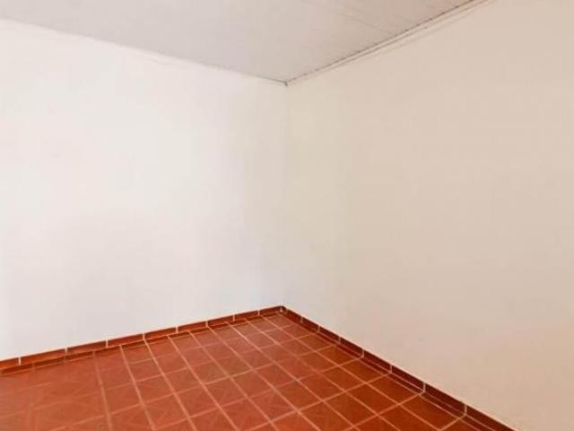 Casa à venda com 128m², 3 quartos e 2 vagas.