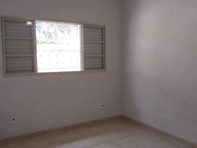 Casa a venda com 1 suíte + 3 quartos 303m²