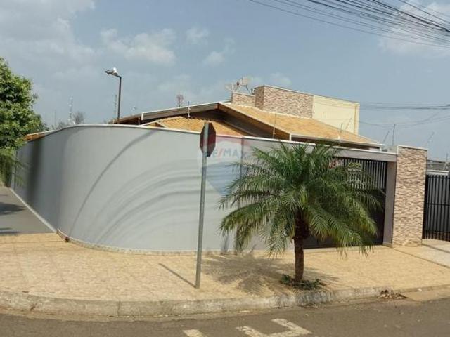 Casa à venda com 1 quarto, 1 suíte, garagem para 3 carros