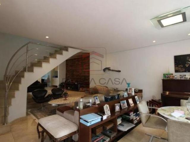 Casa à venda com 240m², 3 quartos e 5 vagas