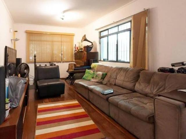 Casa à venda com 245m², 3 quartos e 2 vagas.