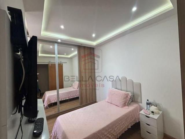 Casa a venda com 250m, 3 quartos sendo todos suítes e 2 vagas
