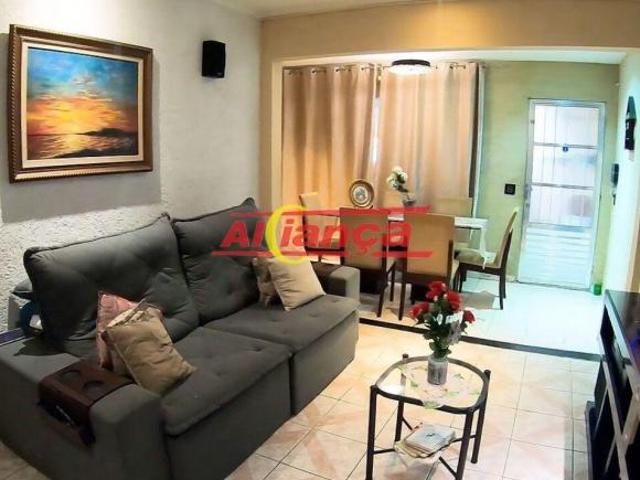 Casa à venda com 250m², 4 quartos e 2 vagas Jd City Guarulhos SP
