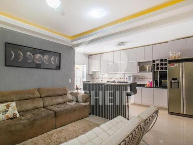 Casa a venda com 250m² Jd. Marajoara 3 quarto sendo uma suíte, 3 vagas de garagem