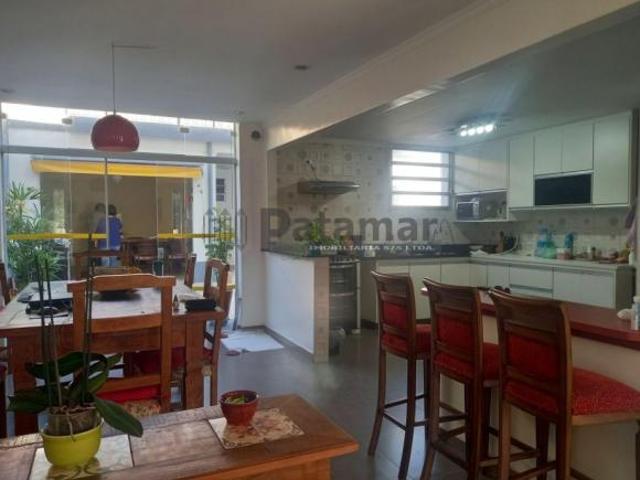 Casa à venda com 257m², 4 quartos e 2 vagas proximo ao Metro Butantã