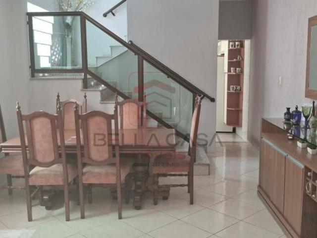 Casa à venda com 261m², 3 quartos e 4 vagas