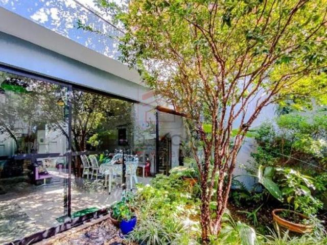 Casa à venda com 266m², 3 quartos e 2 vagas