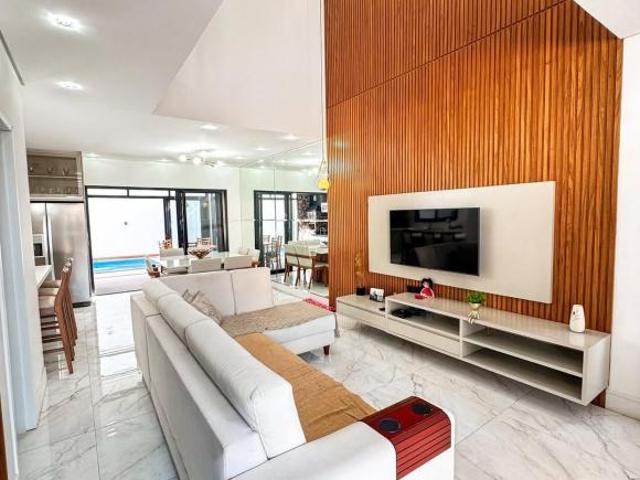 Casa à venda com 270m² com 3 suítes em São José dos Campos SP