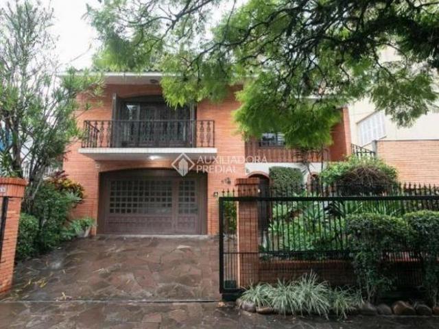 Casa à venda com 280m², 4 quartos e 2 vagas no bairro Auxiliadora