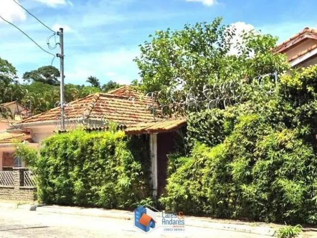 CASA À VENDA, COM 296M² COM 6 AMPLOS DORMS, COM 2 SUÍTES, 4 SALAS, COZINHA COM PLANEJADOS, CHURRASQU