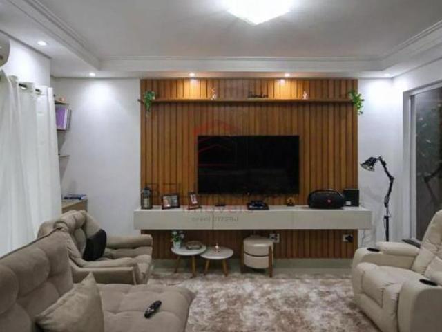 Casa à venda com 200m2, 3 quartos e 2 vagas