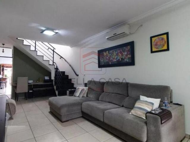 Casa à venda com 200m², 3 quartos e 3 vagas
