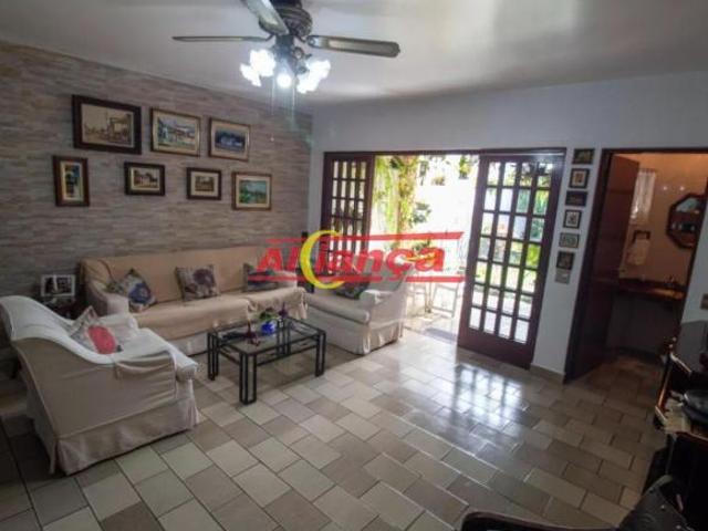 Casa à venda com 200m², 3 quartos e 2 vagas