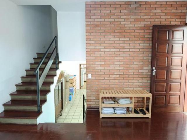 Casa à venda com 204m², 4 quartos e 2 vagas Vila Universitária