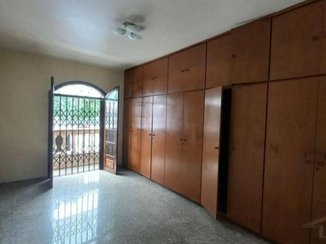 CASA A VENDA COM 223 M² 2 QUARTOS E 2 VAGAS