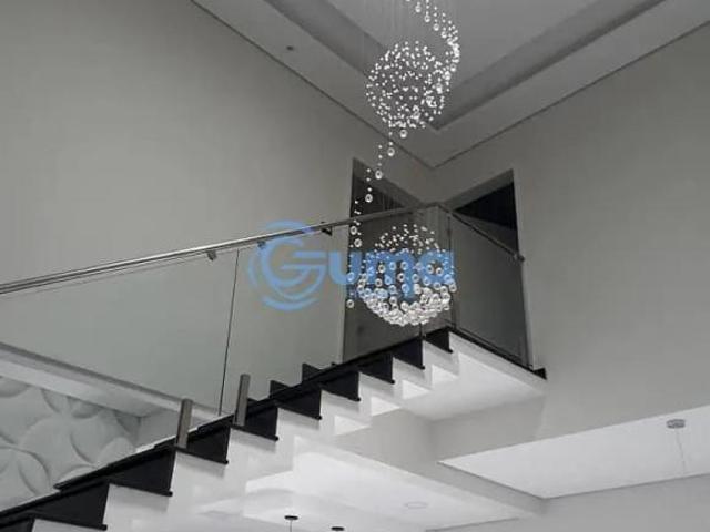 Casa à Venda com 222m2 de construção, 3 suítes com closets e varandas no Condomínio Residencial Euro