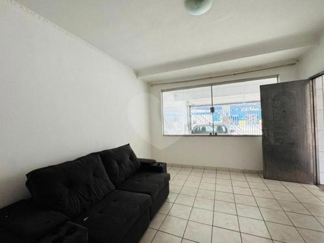 Casa à venda com 225m² – Com 3 quartos e 2 vagas de garagem