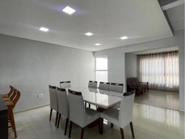 Casa à Venda com 230m² de Área Construída, Piscina e Espaço Gourmet Completo