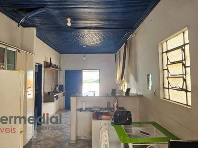 Casa à venda com 2 dormitórios, com terreno de 300 m² em excelente localização