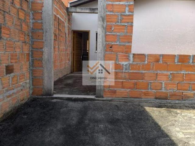 Casa à venda com 2 dormitórios e terreno de 200m² – Excelente oportunidade!