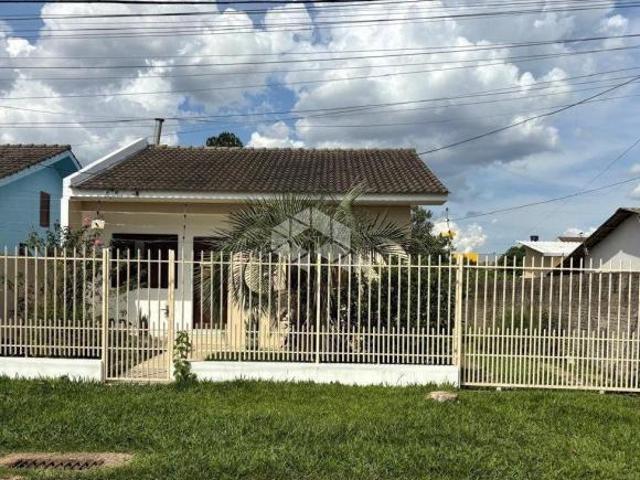 CASA A VENDA COM 2 DORMITÓRIOS E PÁTIO AMPLO