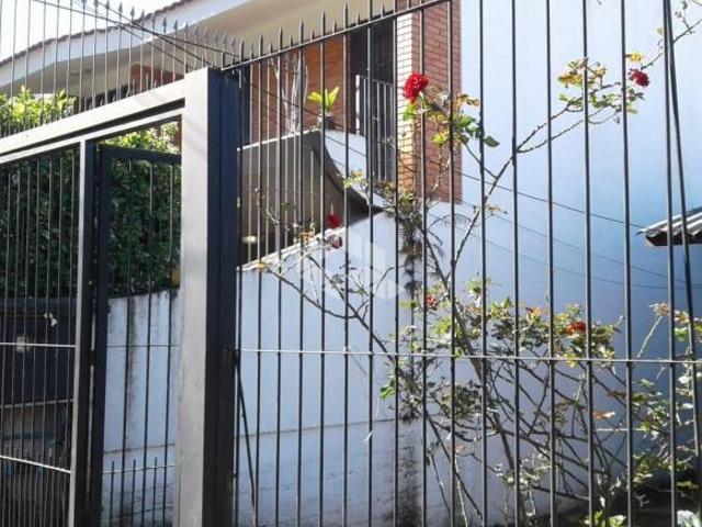 Casa à venda com 2 Dormitórios em amplo Terreno no Bairro Jardim do Salso em Porto Alegre / RS