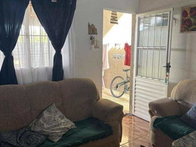Casa à Venda com 2 dormitórios em Terra Preta