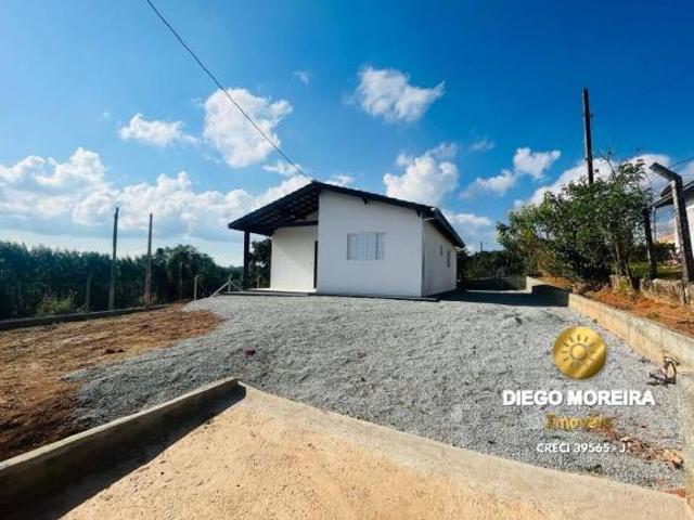CASA À VENDA COM 2 DORMITÓRIOS EM TERRA PRETA