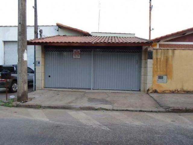 Casa a venda com 2 dormitórios Jardim América