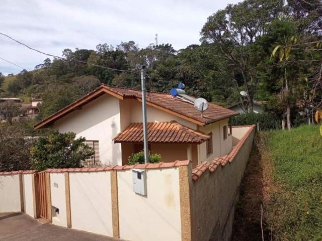 Casa à venda com 2 dormitórios no Centro de Gonçalves MG