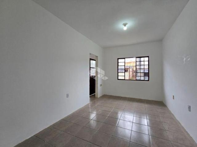 Casa à venda com 2 dormitórios, no bairro Farrapos, em Porto Alegre